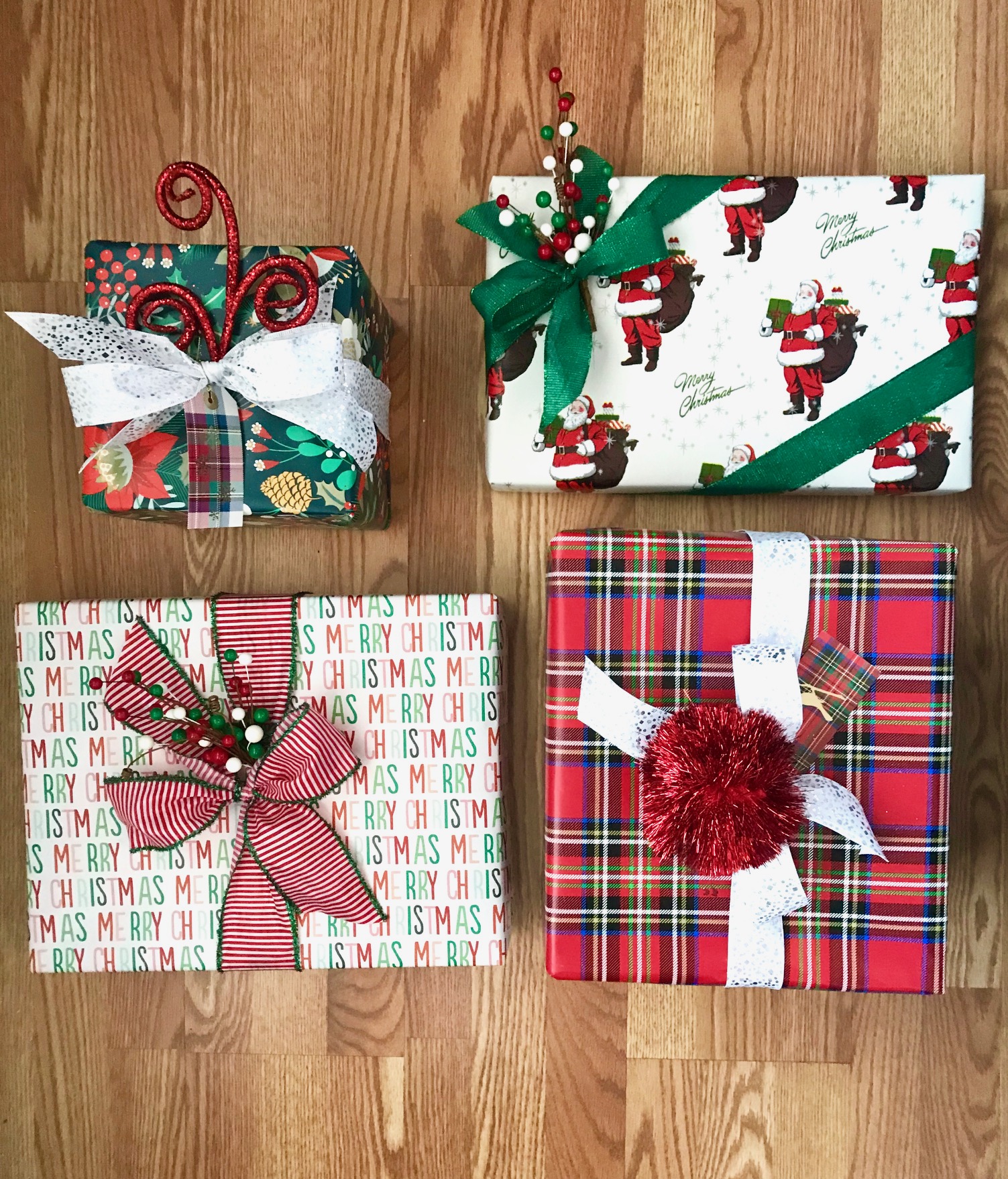 Christmas Gift Wrapping - Holladays at Home